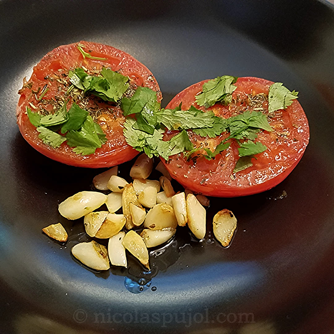 Seared tomatoes {Tomates à la provençale} - Tomato - nicolaspujol.com