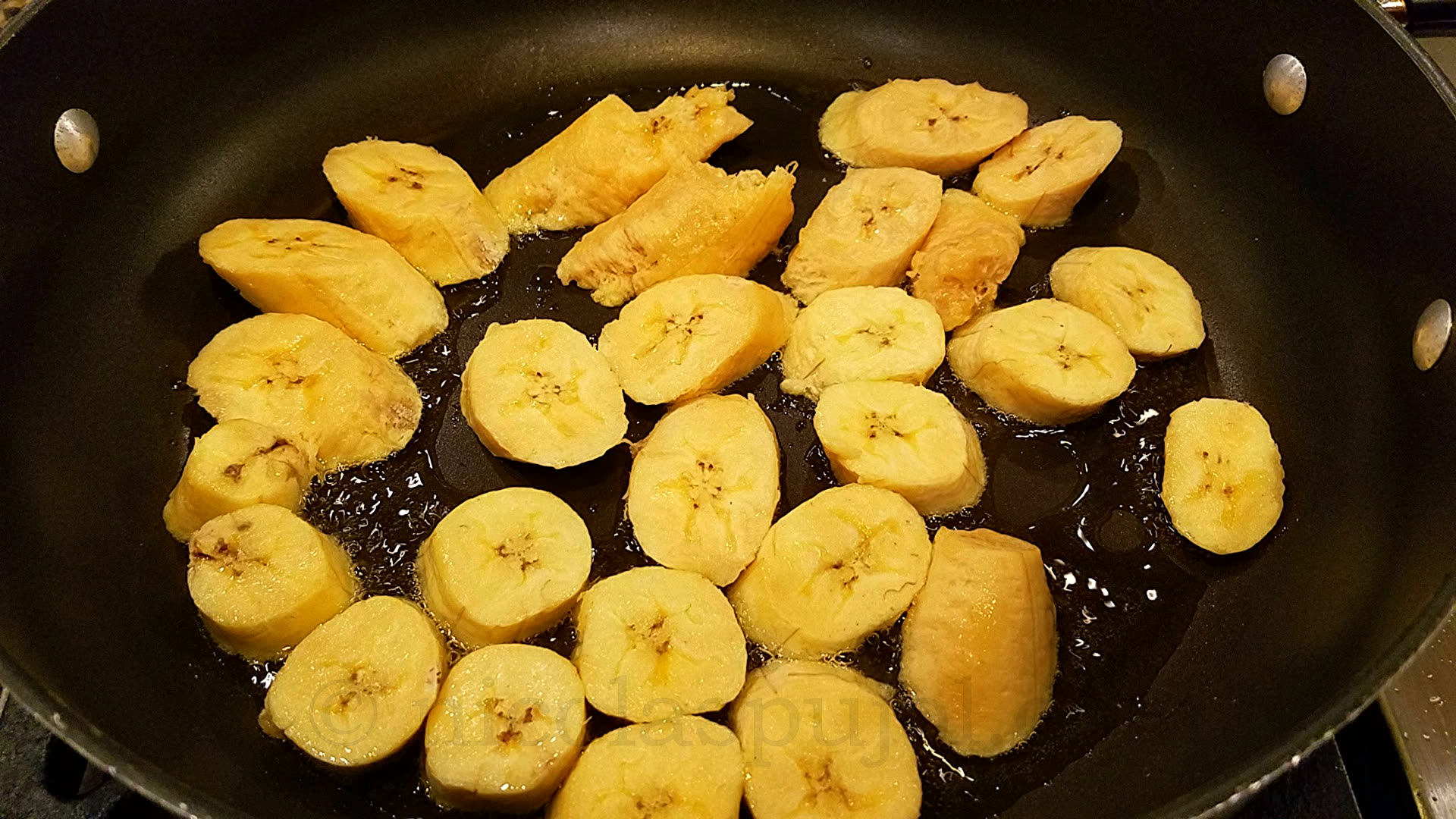 Fried plantain bananas with mozzarella cheese - Plantain bananas ...