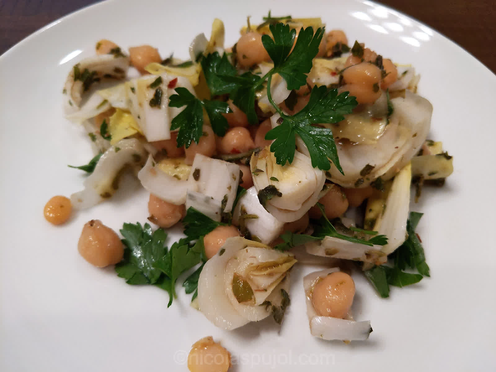 Endive garbanzo bean salad with oil-free chimichurri sauce - Salads ...